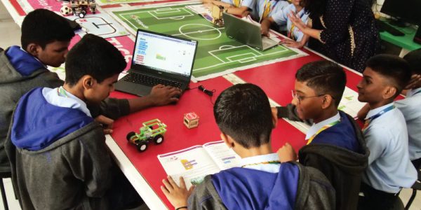 How to Start a Robotics Club in School - STEMpedia Blog